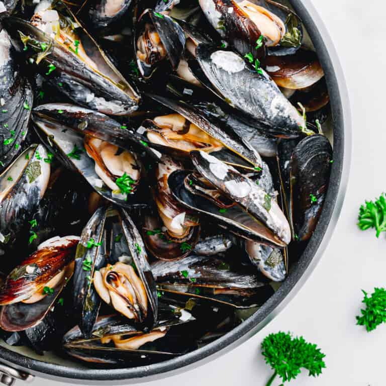 How to Cook Mussels (Moules Marinières) - Posh Journal
